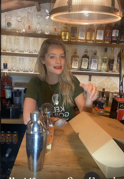 Laura Whitmore sells Muff potato gin #alcoholad – Canceraware